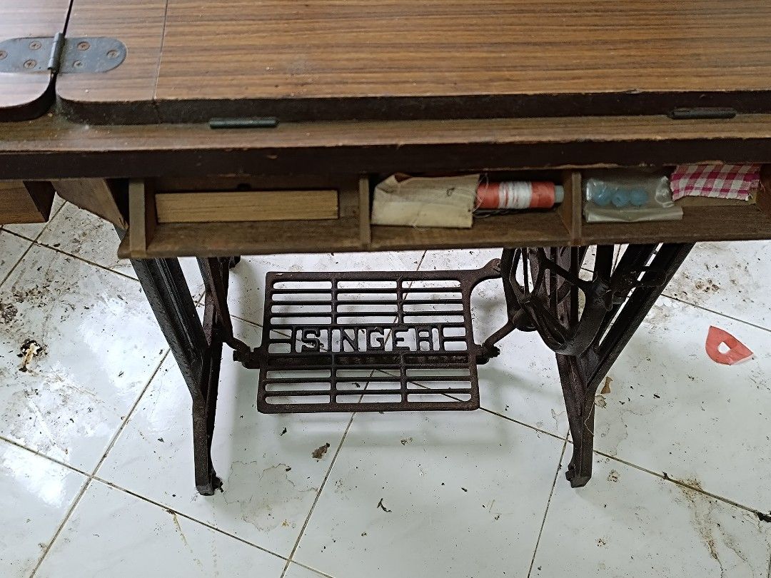 Urgent Sell!! Singer Sewing Machine, End before 12/1/2025, Everything ...