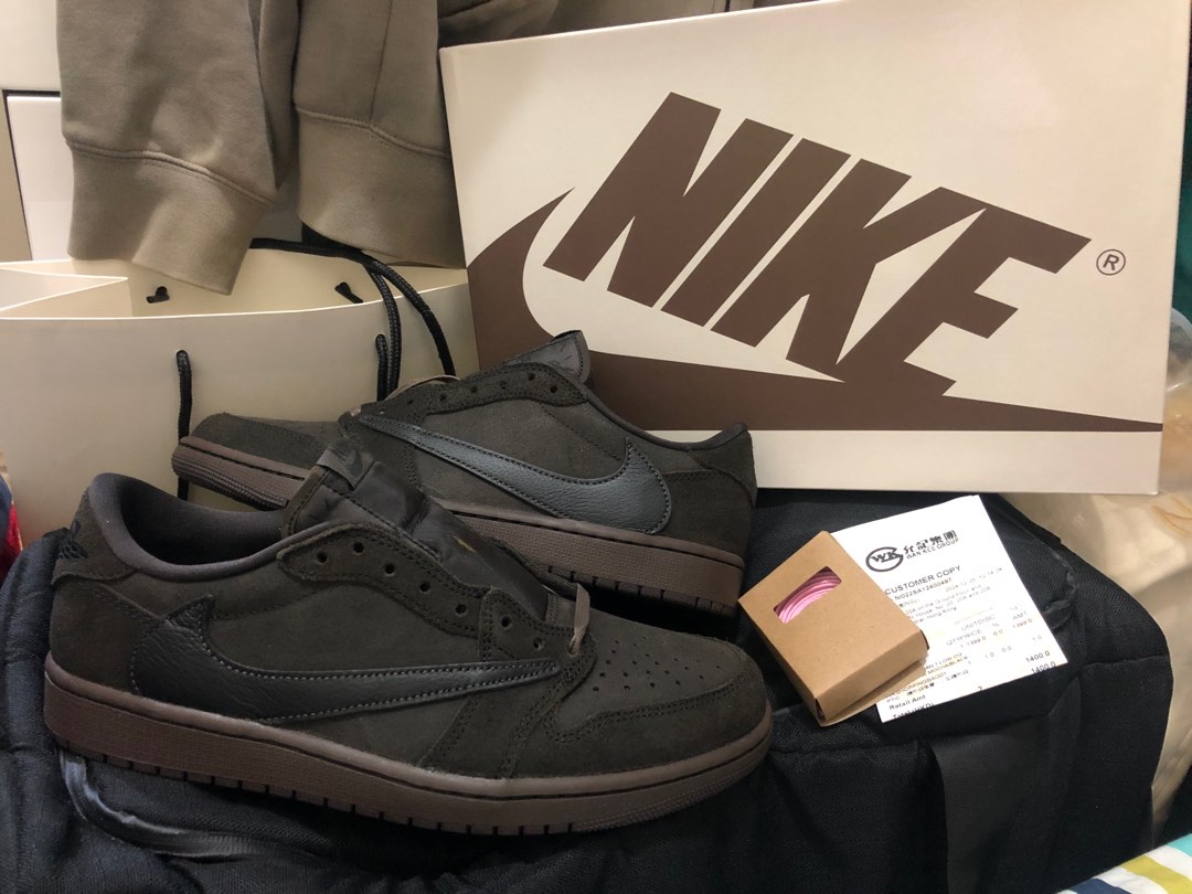 Travis Scott x air Jordan 1 low Velvet Brown us10, 男裝, 鞋, 波鞋 - Carousell