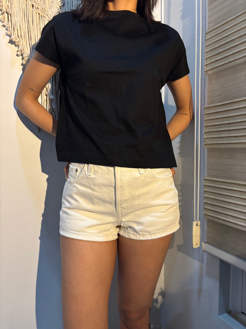 Uniqlo Basic Tee, Women's Fashion, Tops, Shirts on Carousell
