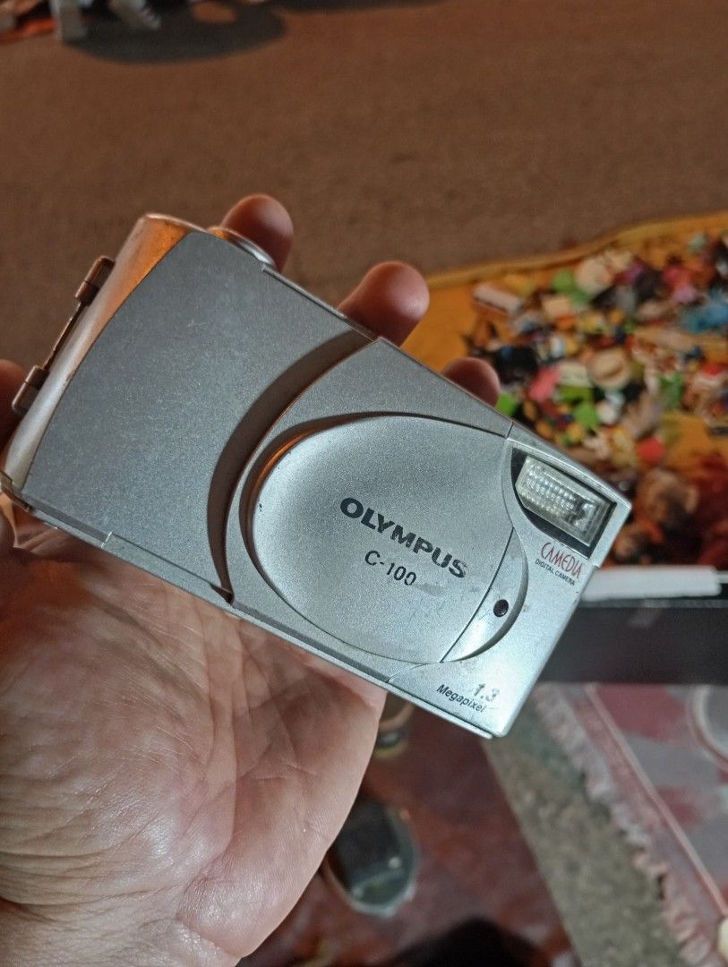 VINTAGE CCD OLYMPUS C-100, Photography, Cameras on Carousell