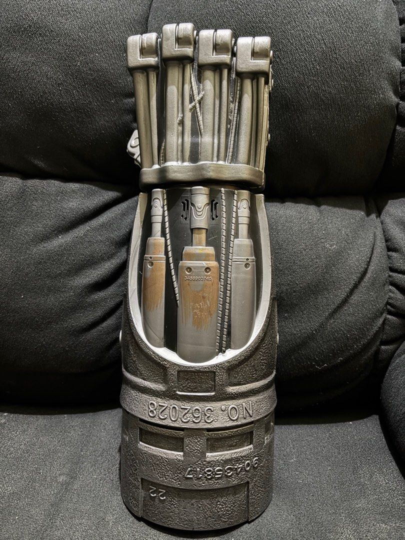 Vintage Terminator Salvation Deluxe T-600 Power Fist, Hobbies & Toys ...