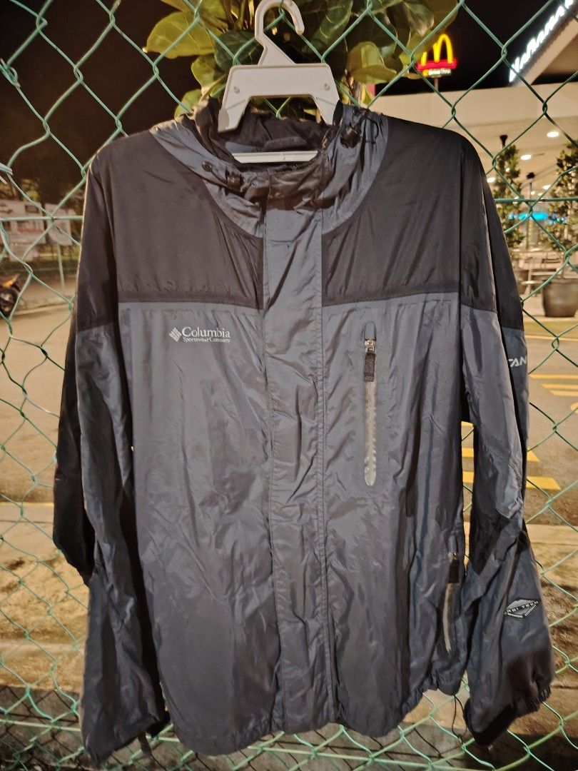 Winbreaker Columbia, Men's Fashion, Activewear on Carousell