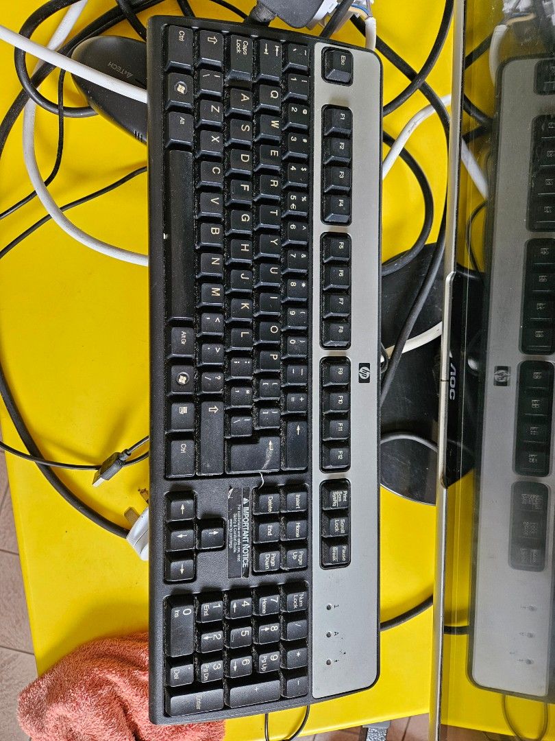 Full set of old computer HP 1 screen 1 CPU 1 keyboard available for ...