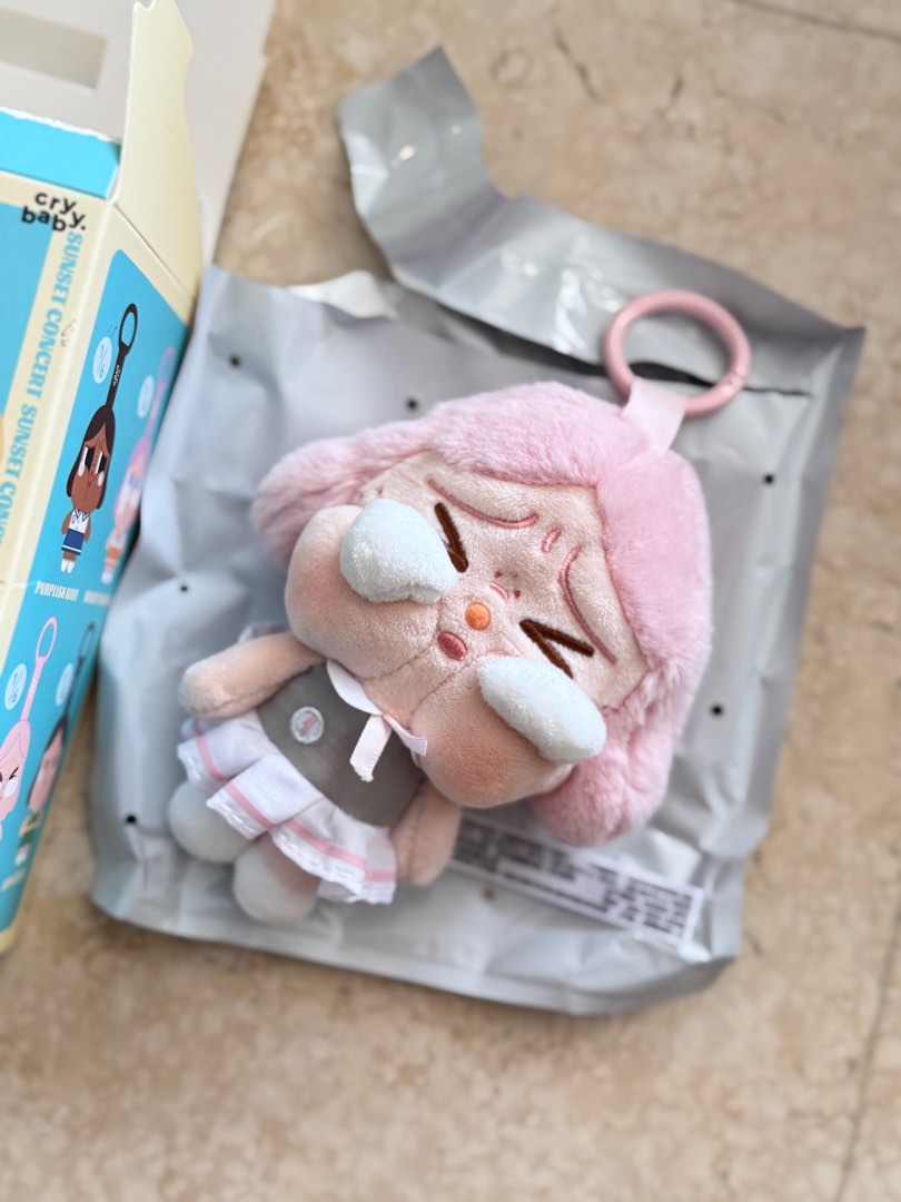 Pop mart cry baby pink grey sunset concert popmart, Toys & Collectibles ...