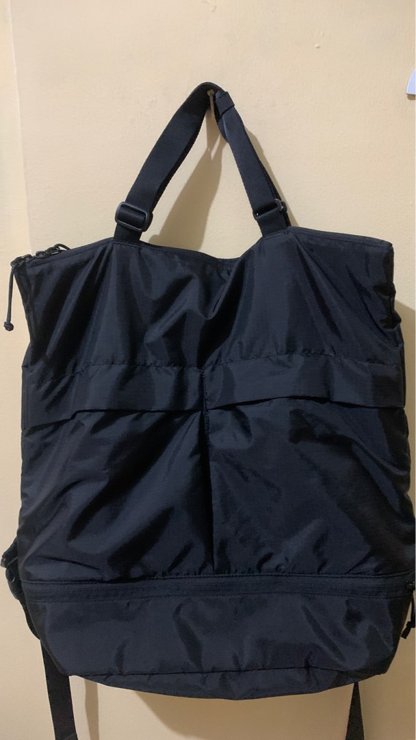 TAS UNIQLO UTILITY 2WAY BAG ORIGINAL, Fesyen Pria, Tas & Dompet ...