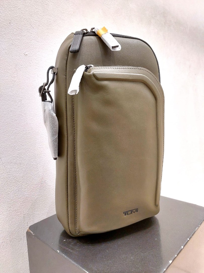 Tumi Gregory Leather, Fesyen Pria, Tas & Dompet , Tas Selempang di ...