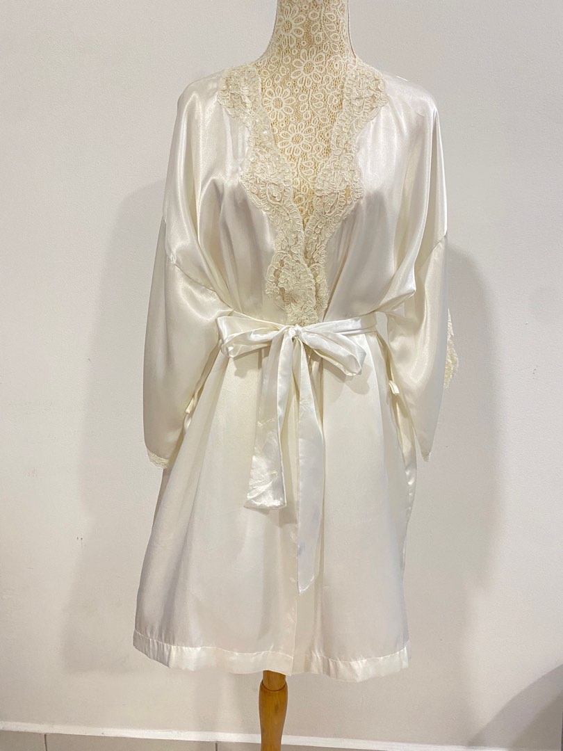Victoria's Secret Bridal Robe satin, Women's Fashion, New Undergarments ...