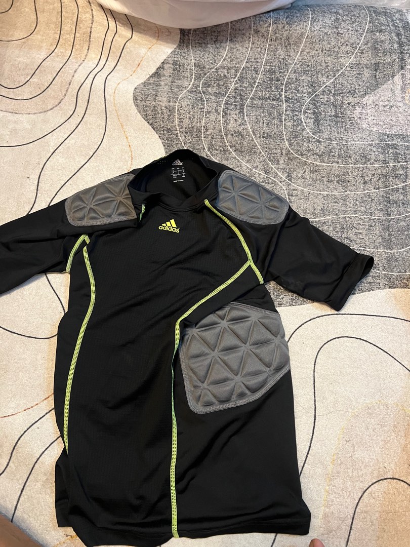 Adidas padding compresion drifit, Men's Fashion, Activewear on Carousell