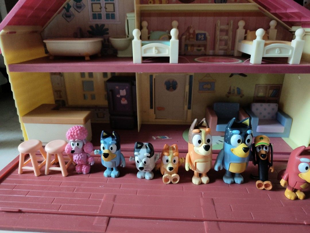 Bluey Characters x8 and house play set, Hobbies & Toys, Toys & Games on ...