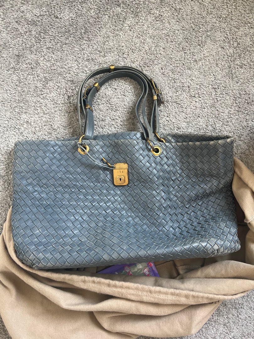 Bottega Venetia BV tote - light blue color, 名牌, 手袋及銀包 - Carousell