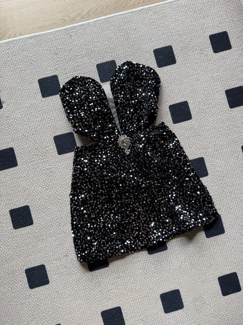 Cute little black dress with Shining details, Women's Fashion, Dresses ...