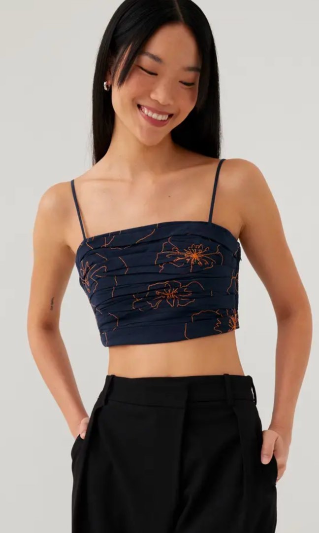Love Bonito Naomi Crop Top Rekindled Blooms Navy Blue, Women's Fashion ...