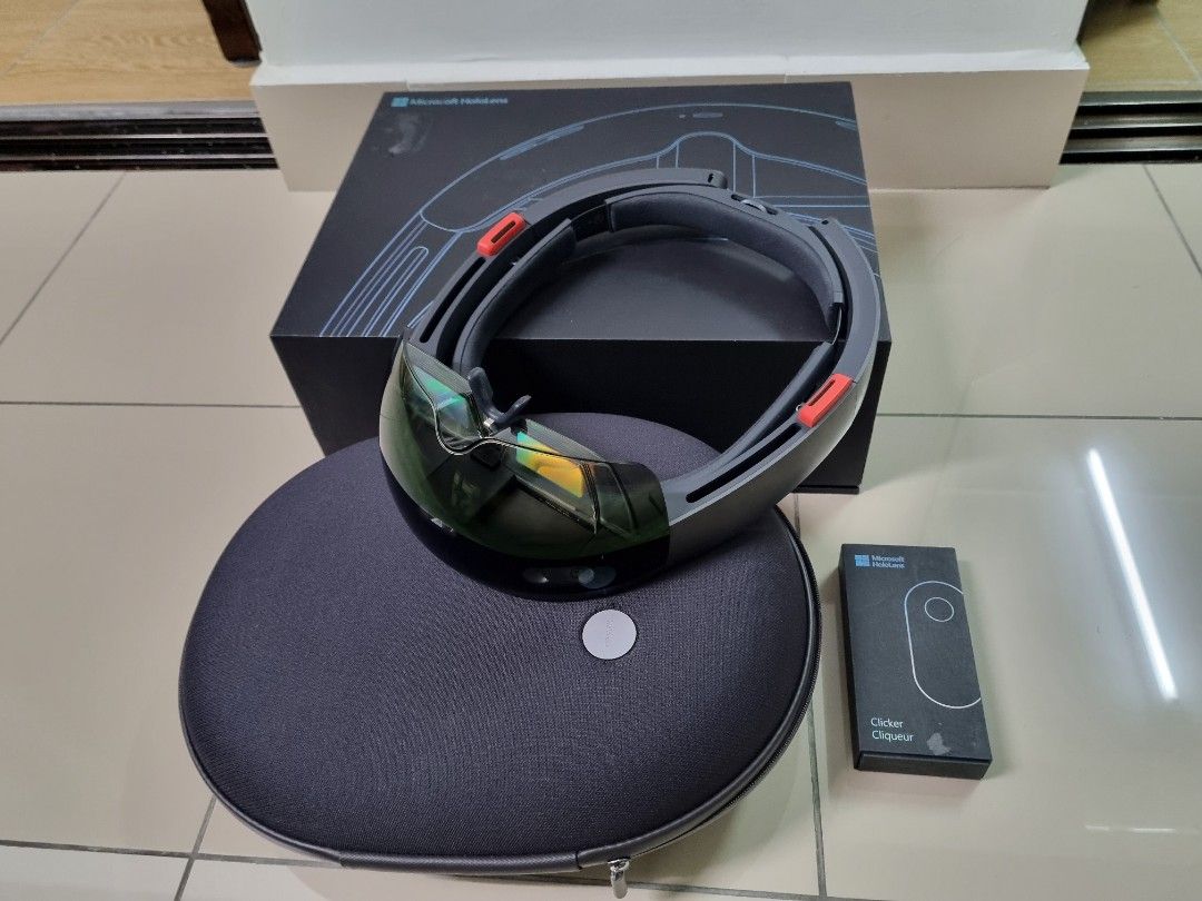 Microsoft Hololens . Augmented Reality/Virtual Reality. Full set with ...