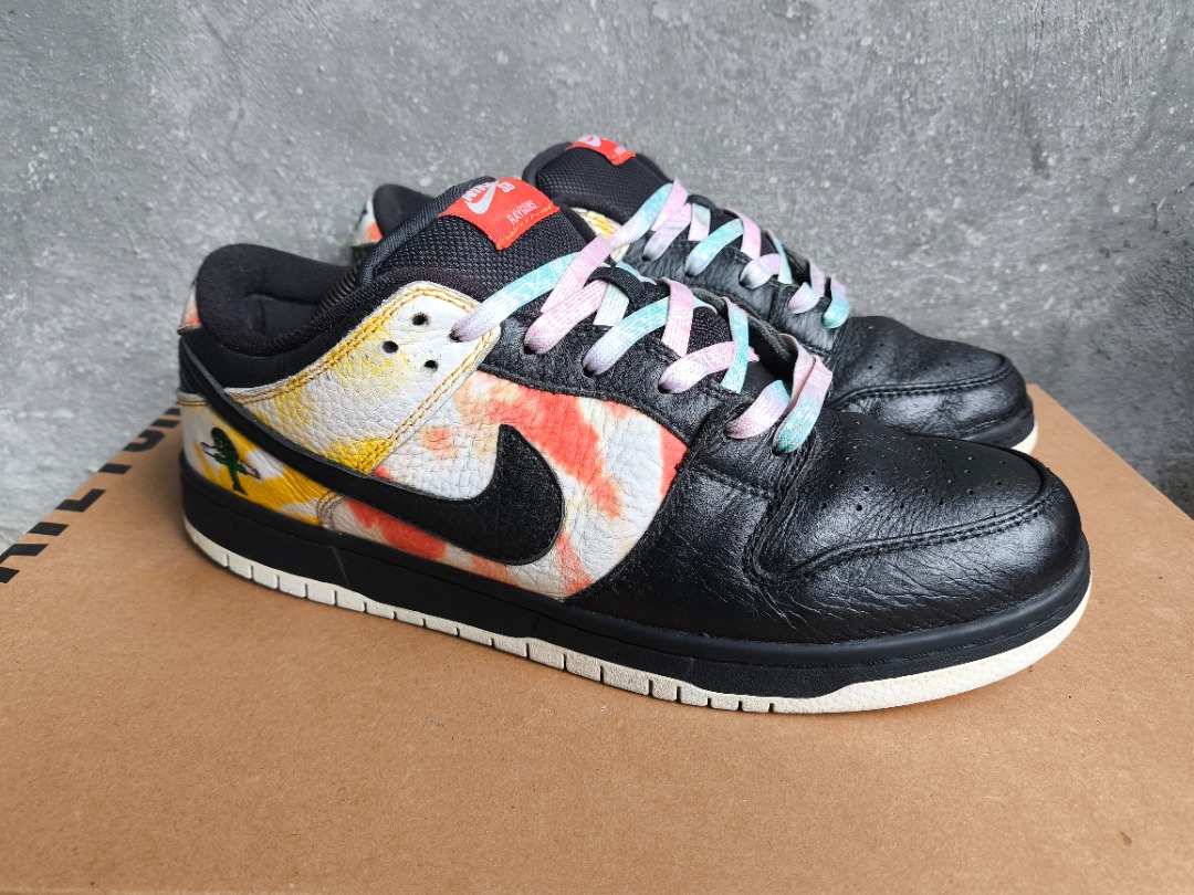 NIKE SB DUNK LOW "RAYGUN", Men's Fashion, Footwear, Sneakers on Carousell