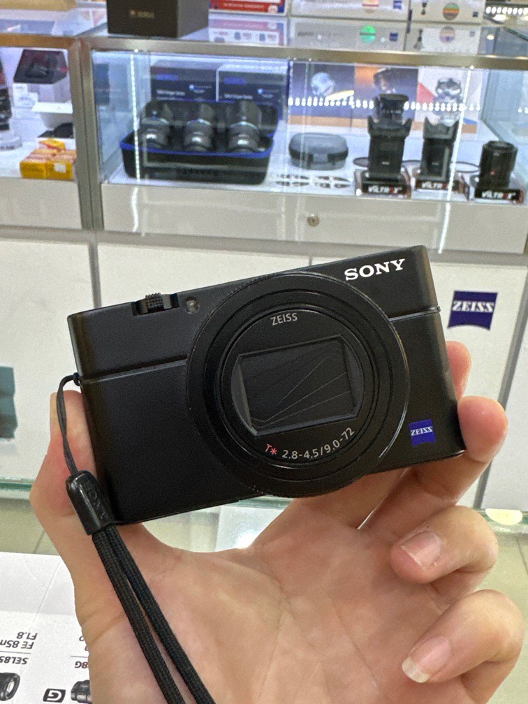 Sony RX100 Mark 6 , VI Camera (Small dent on camera body), Photography ...