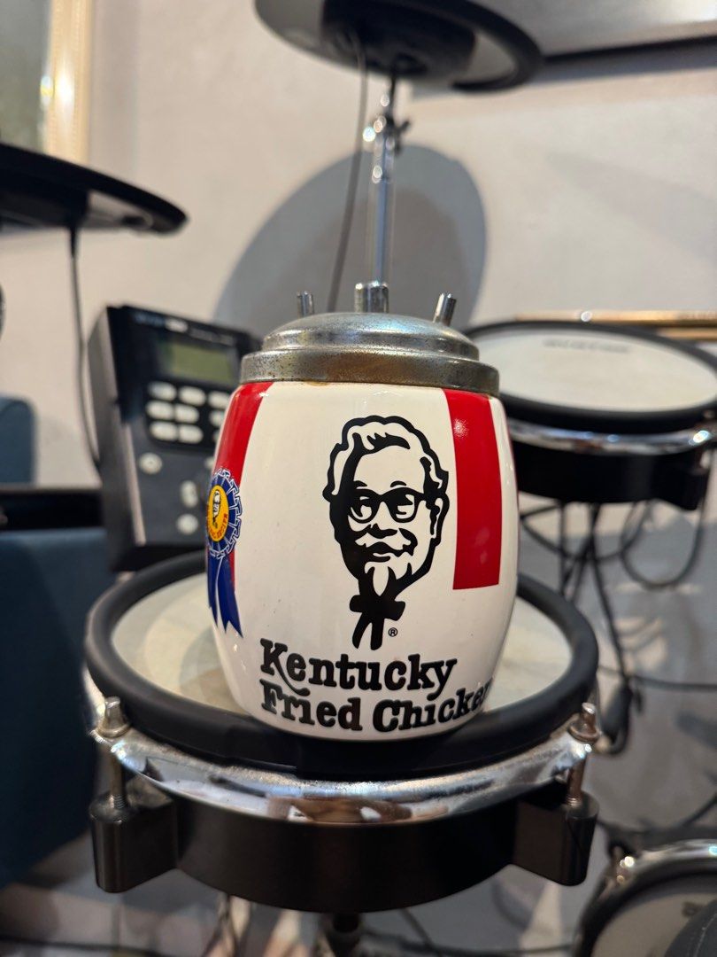 Tabung KFC Untuk Display (Tabung kaca lama), Hobbies & Toys ...