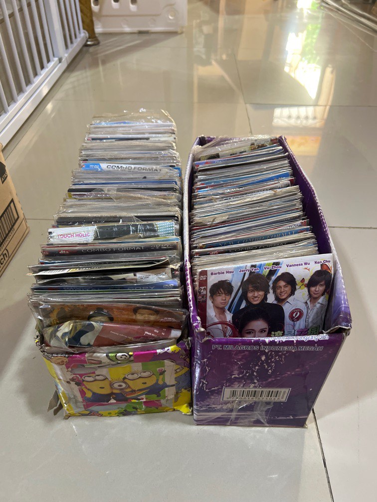 Take all kaset dvd campur 350+ disc, Antik, Furnitur di Carousell