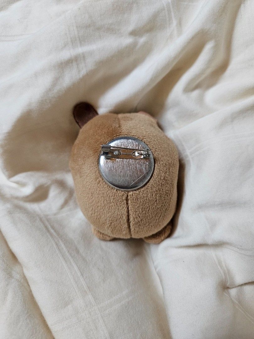Zus Capybara Plush Pin, Hobbies & Toys, Collectibles & Memorabilia, Fan ...