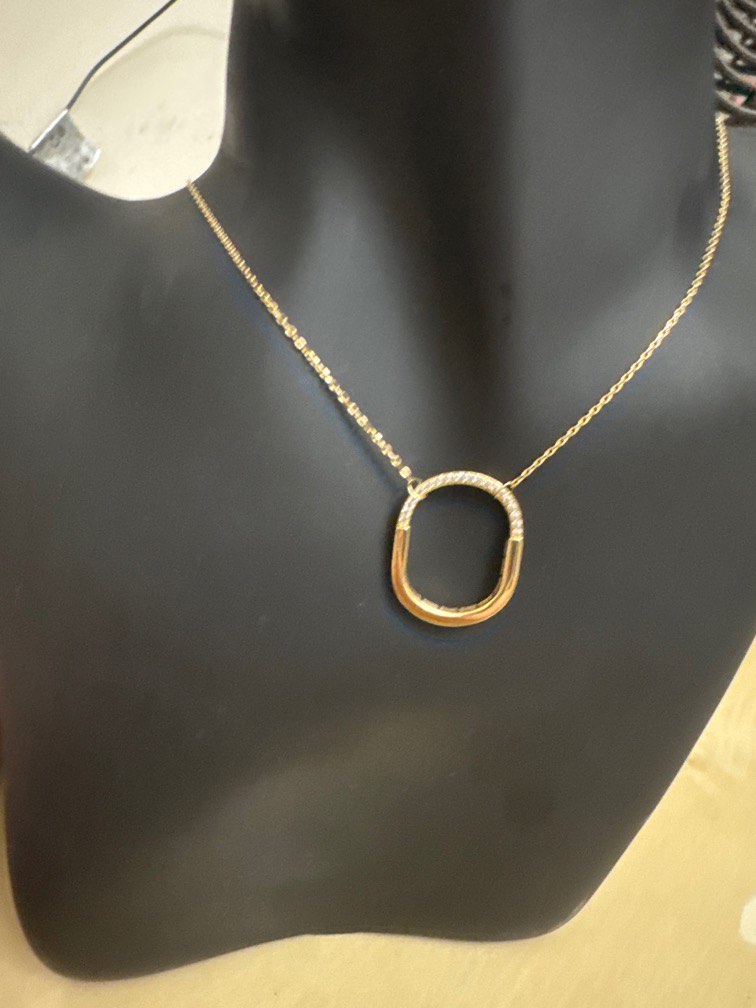18K centered necklace lock, Women's Fashion, Jewelry & Organisers ...