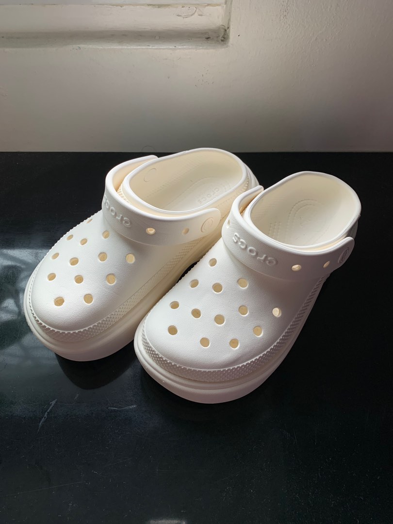 Crocs stomp clog, Men's Fashion, Footwear, Slippers & Slides on Carousell