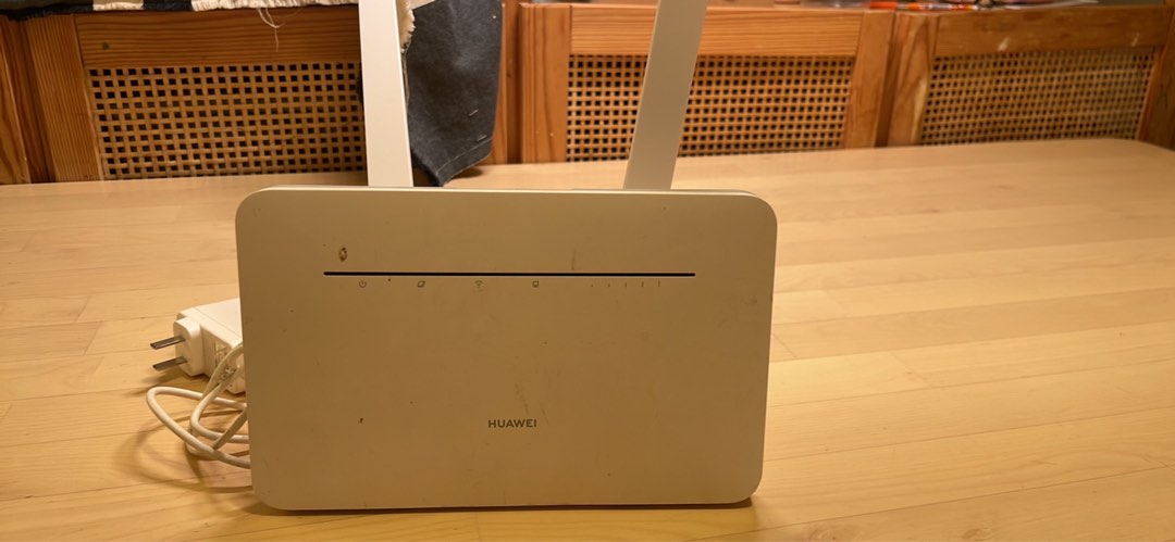 HUAWEI 4G LTE SIM card wireless router, 家庭電器, 其他家庭電器 - Carousell