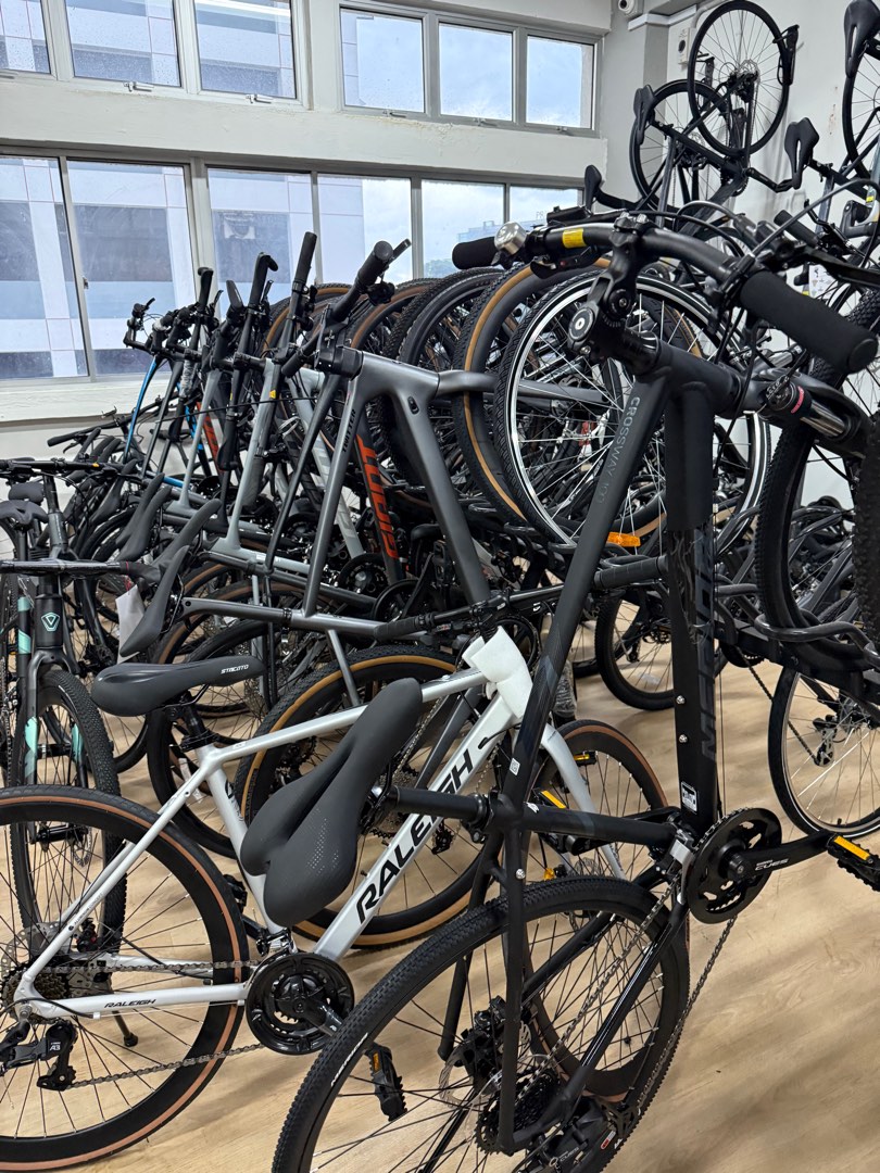 Merida explorer crossway giant escape hybrid bike on off road bike ...