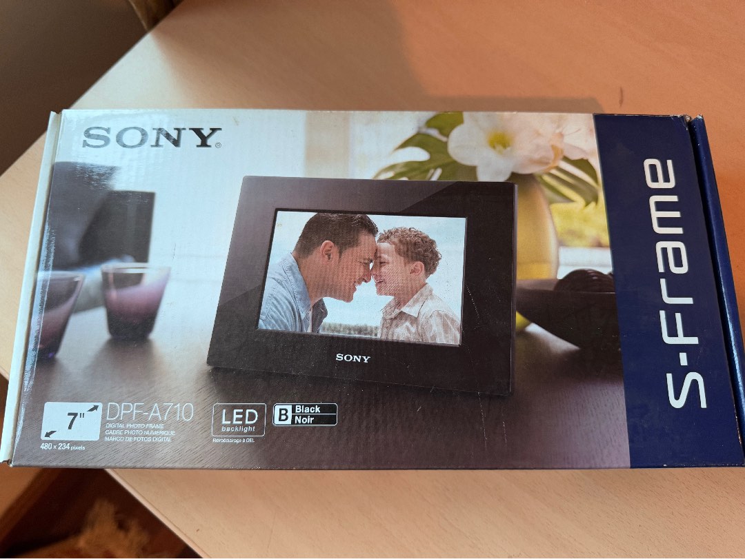 Sony DPF-A710 S-Frame Digital Photo Frame, Furniture & Home Living, Home Decor, Frames ...