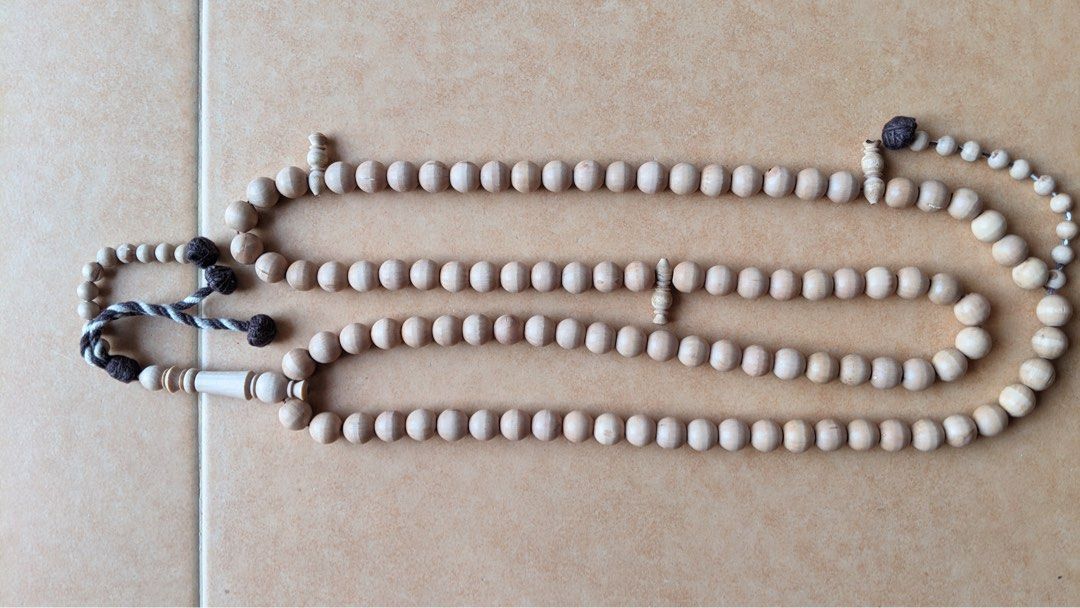 Tasbih KAYU LUZ ORIGINAL daripada tanah ARAB, Women's Fashion, Muslimah ...