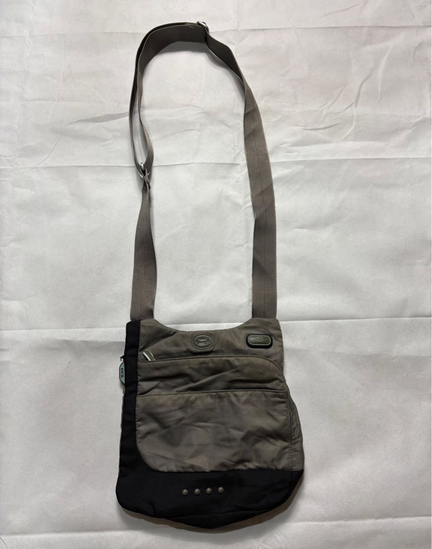 Tumi Tech - Crossbody Bag, Men's Fashion, Bags, Sling Bags on Carousell