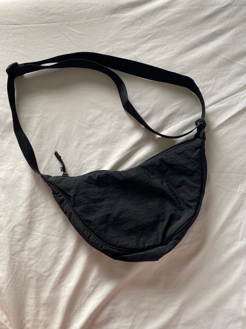 Uniqlo Dumpling Bag Black, Women's Fashion, Bags & Wallets, Cross-body ...