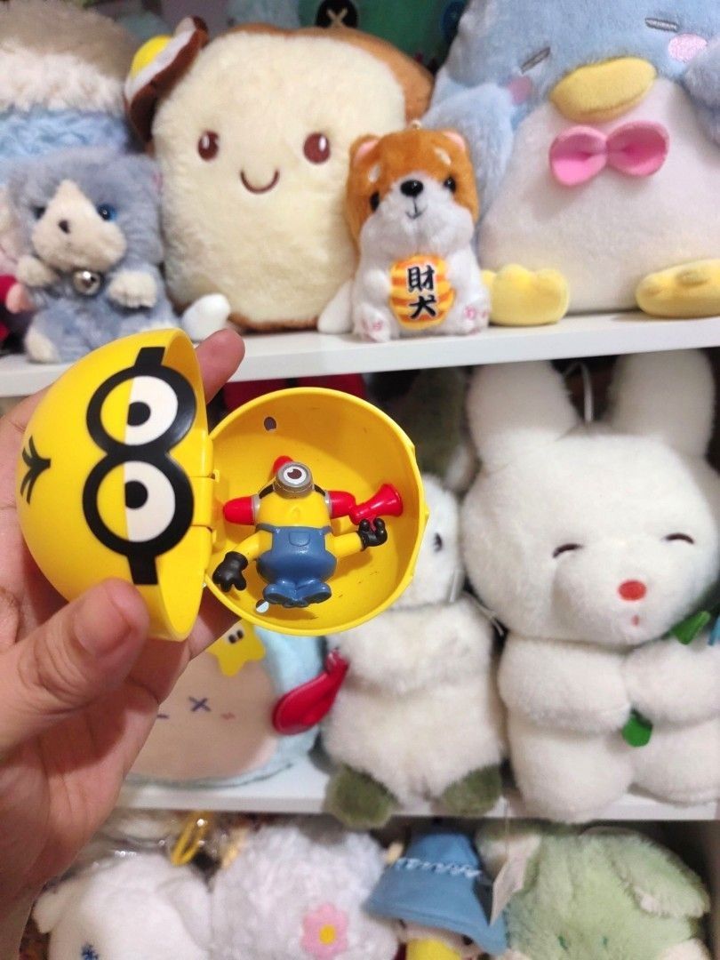 Carl Minion Poke Ball w/ Action Figure (Despicable Me and The Minions ...