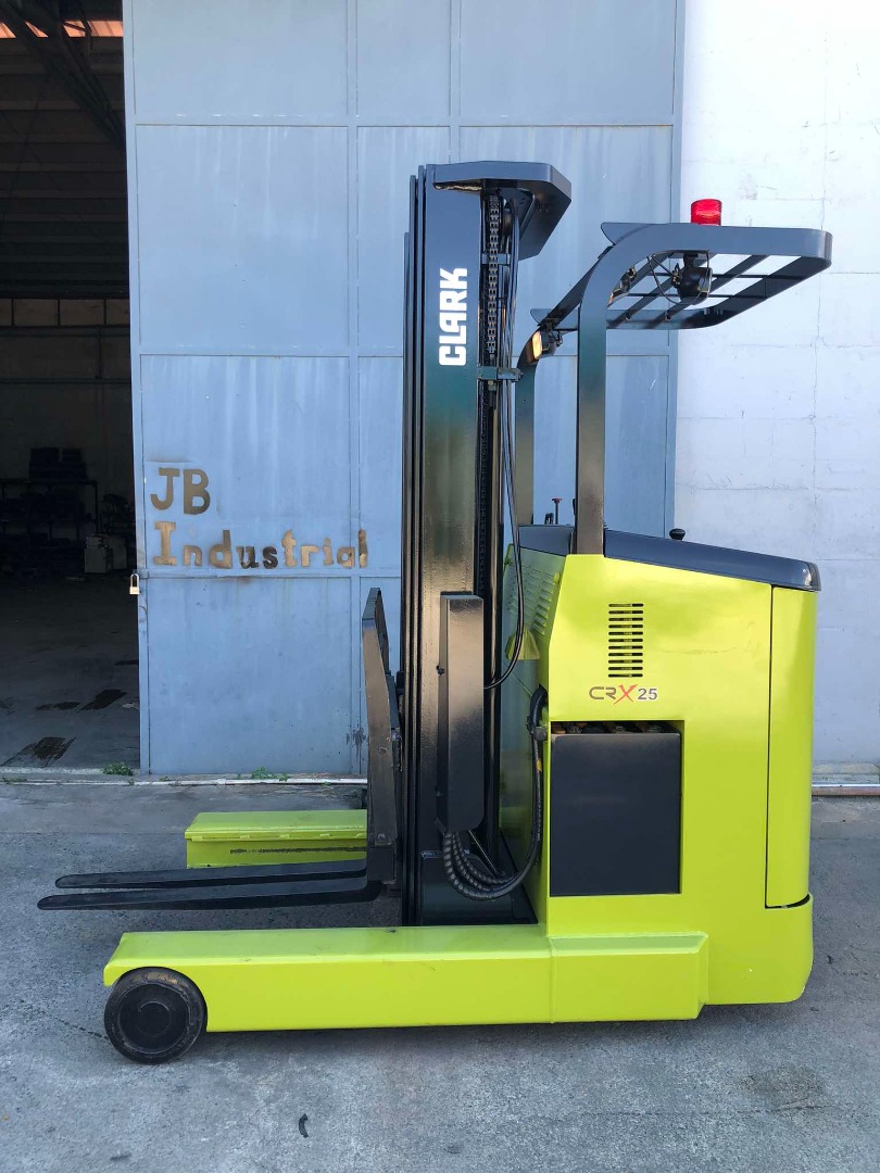 CLARK 2.5 TONS REACHTRUCK FORKLIFT, Commercial & Industrial, Industrial ...