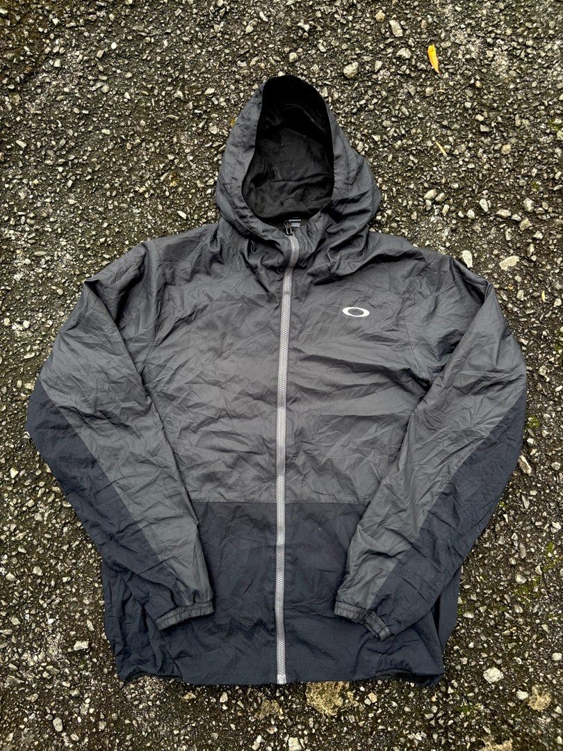 Oakley Gorpcore Windbreaker, Men's Fashion, Activewear on Carousell