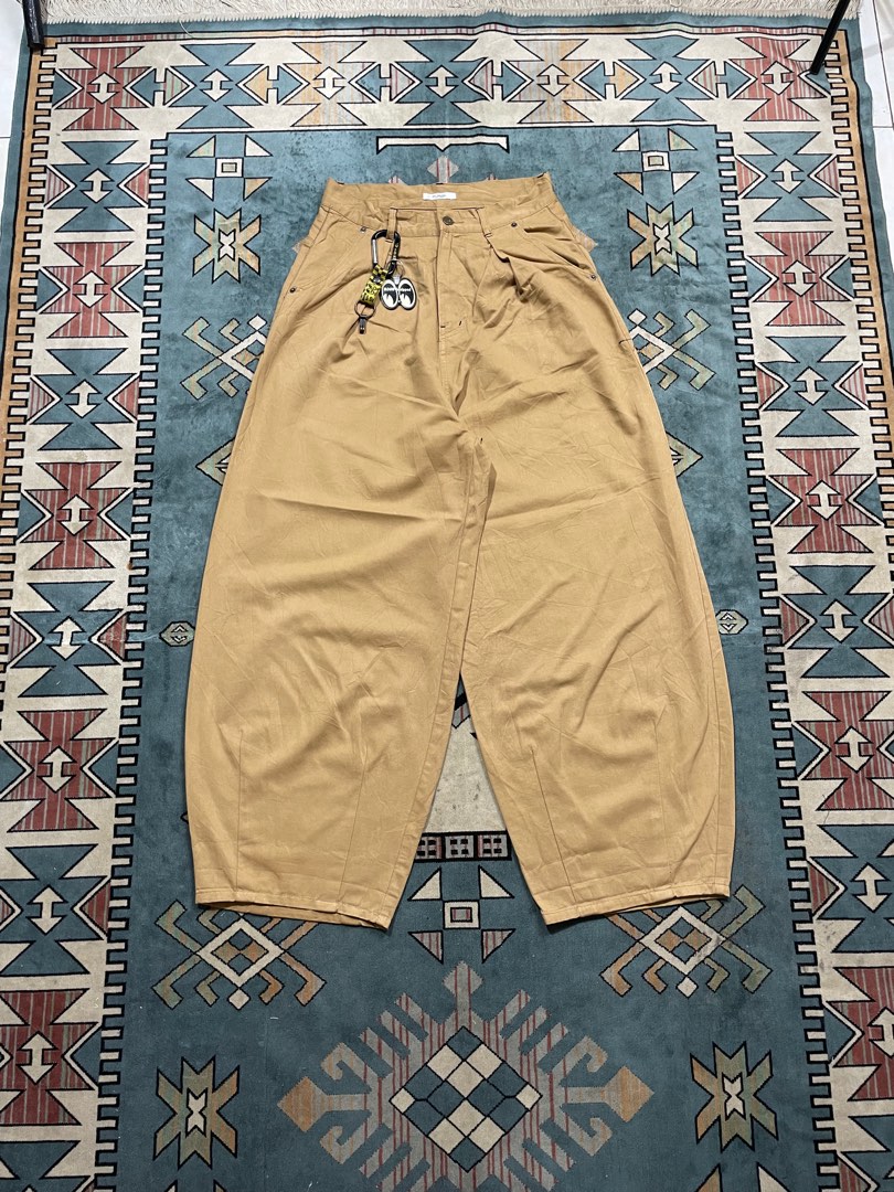 Pou Dou Dou Balloon Pants, Fesyen Pria, Pakaian , Bawahan di Carousell