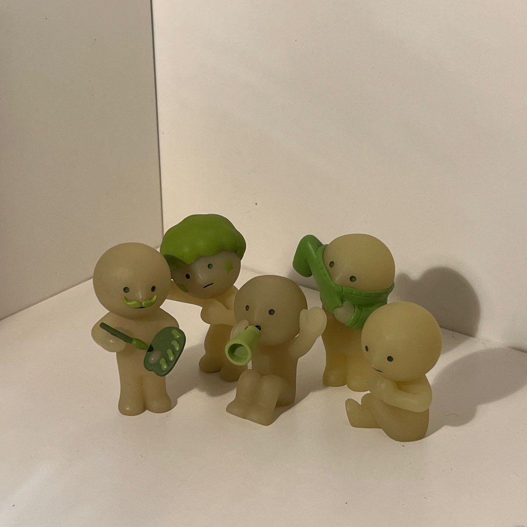 smiski: velazquez, cheering, on your side, sweater, ship pose, Hobbies ...