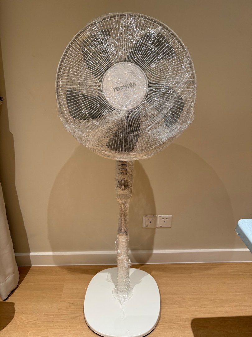 Toshiba stand fan with timer, Furniture & Home Living, Lighting & Fans ...