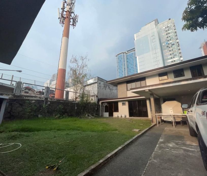477 sqm Lot with 8 Bedrooms in Xavierville, Quezon City, Property, For ...