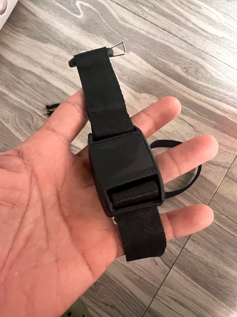 alpaka mini pro strap, Men's Fashion, Bags, Sling Bags on Carousell