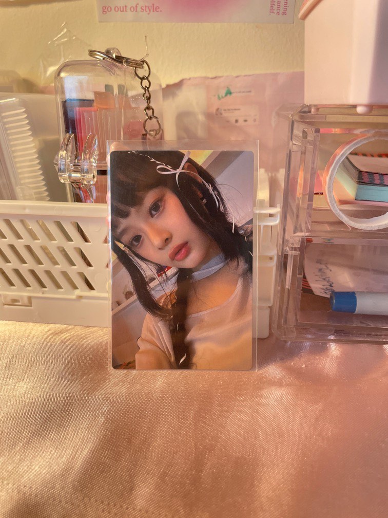 Hanni photocard for sale! (Pattern picture on third picture for proof ...