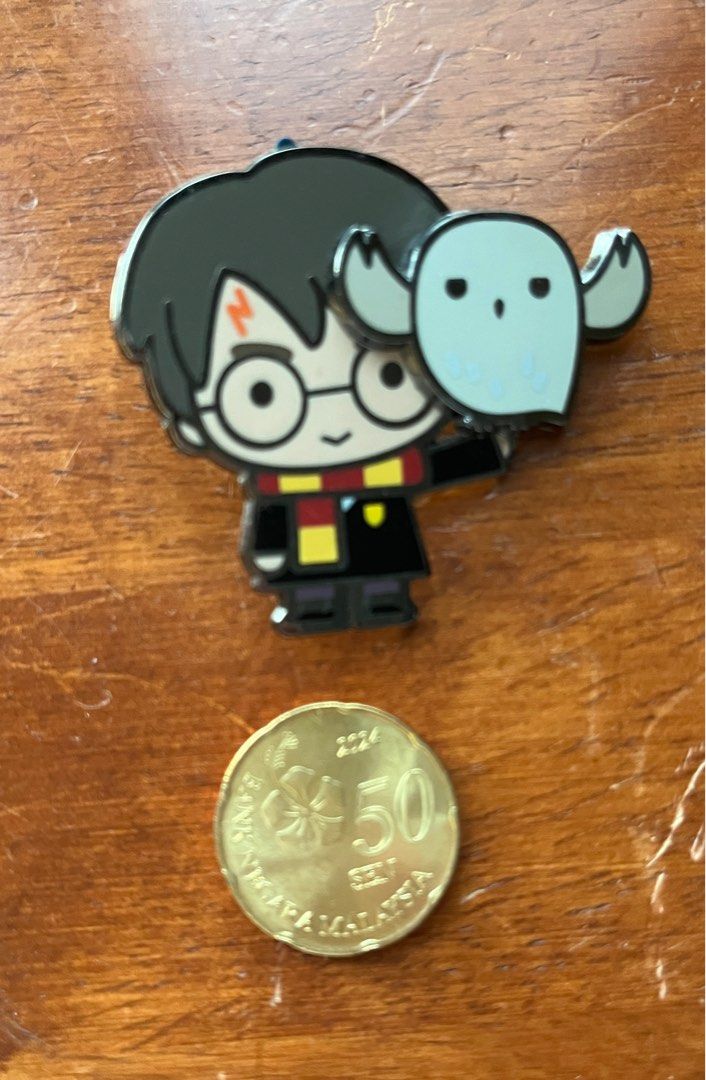 Harry Potter Hedwig pin, Hobbies & Toys, Collectibles & Memorabilia ...