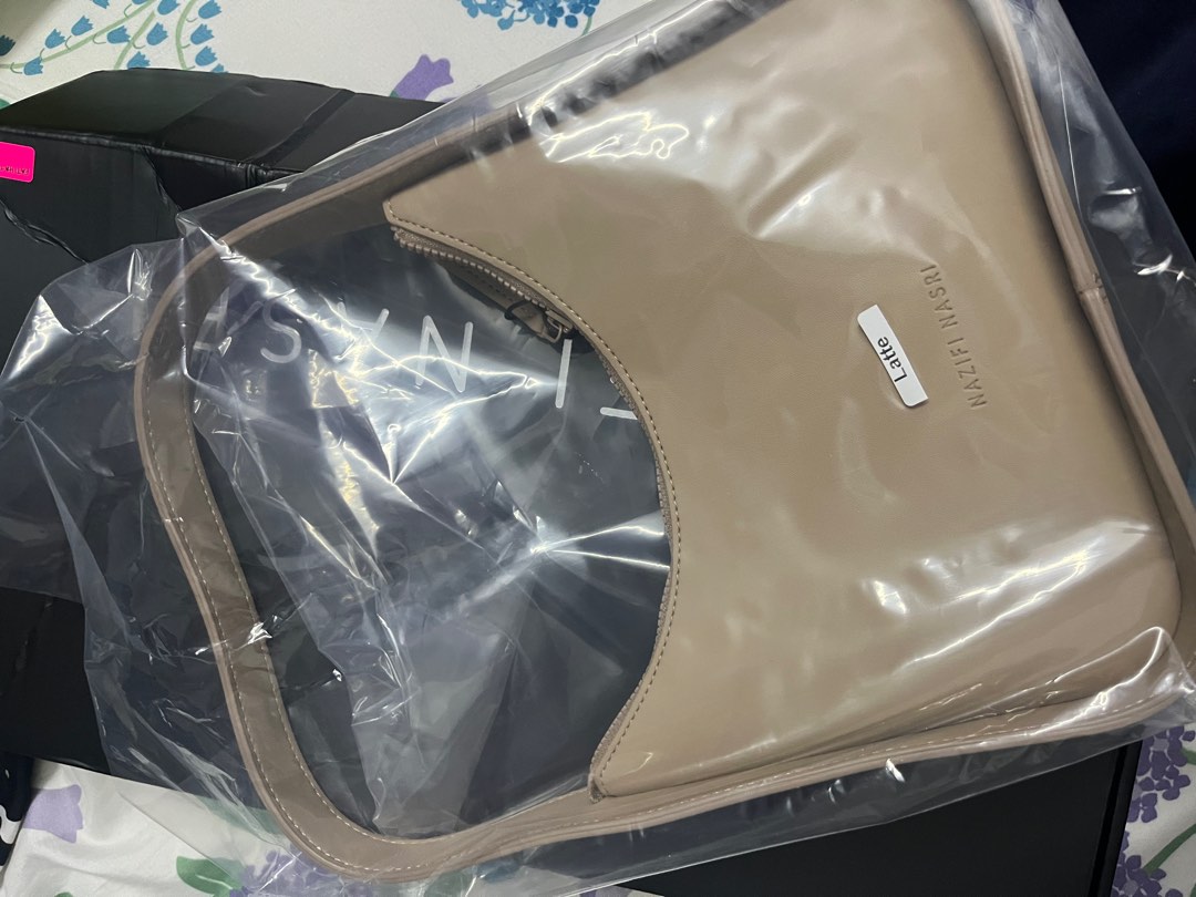 Nazifi Nasri Oked Baguette Canvas (Latte), Women's Fashion, Bags ...