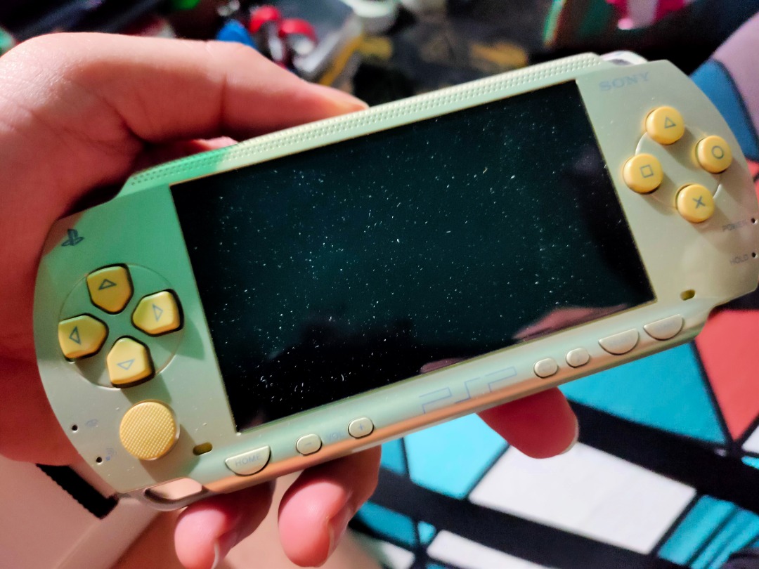 PSP GOLD LIMITED EDITION, Video Gaming, Video Game Consoles ...