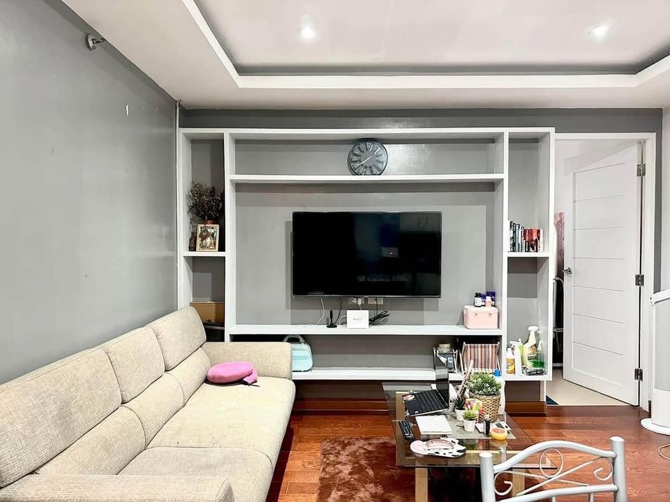 RUSH 1BR Seibu Tower BGC Condo For Sale - Near Icon, SOMA South of ...