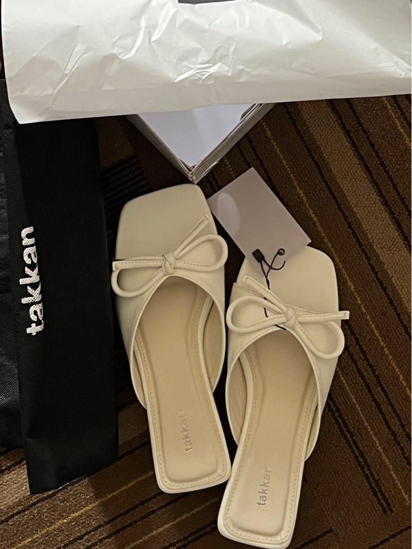 Takkan Nata sandal in White, Women's Fashion, Footwear, Flats on Carousell