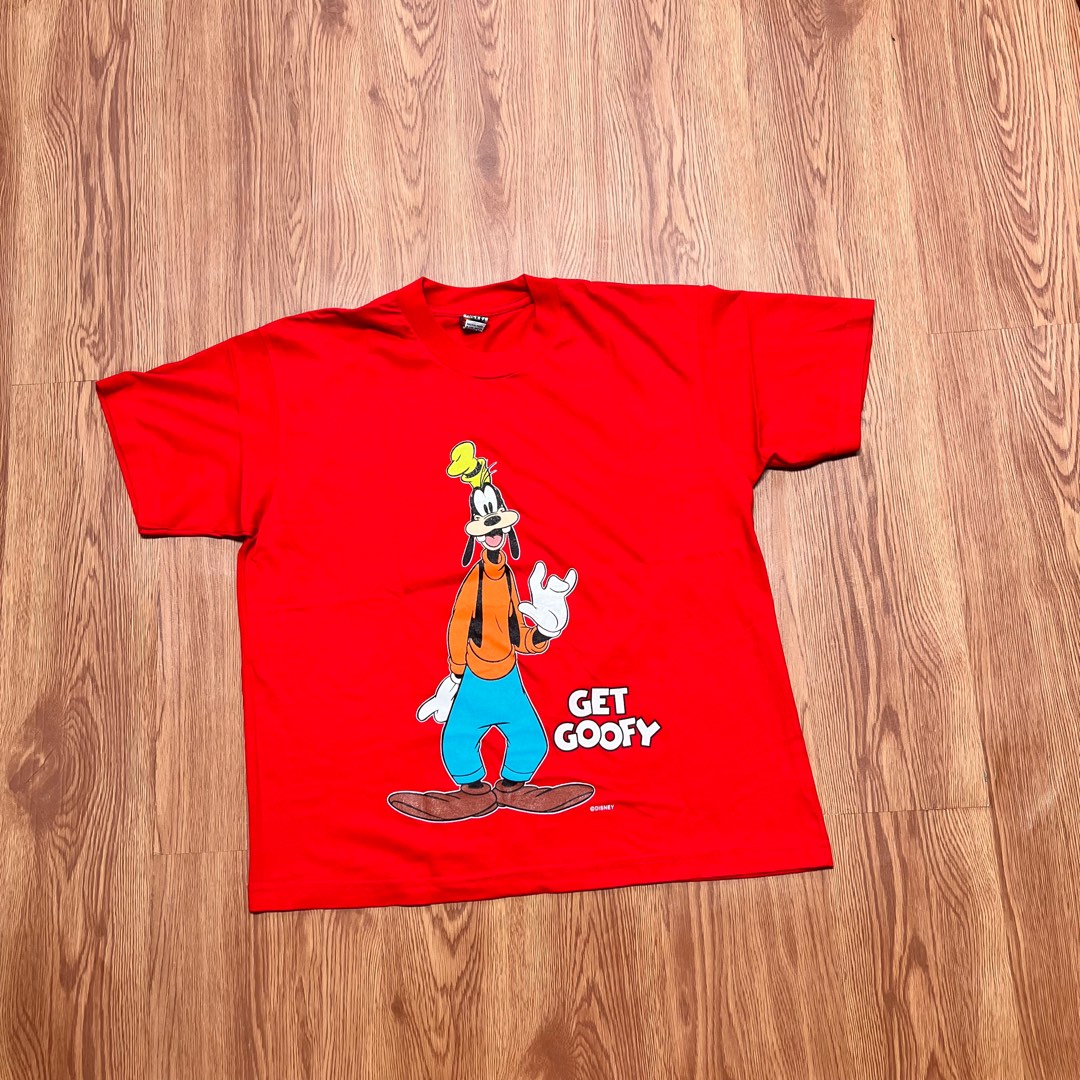Vintage mickey goofy red, Fesyen Pria, Pakaian , Atasan di Carousell