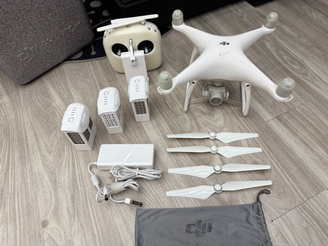 DJI Phantom 4 fly more combo, Photography, Drones on Carousell
