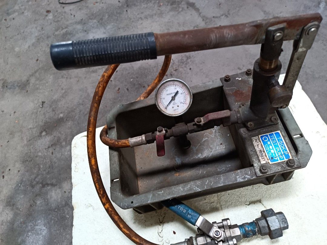 Hydraulic Pressure Hand Test Pump, Everything Else, Others on Carousell