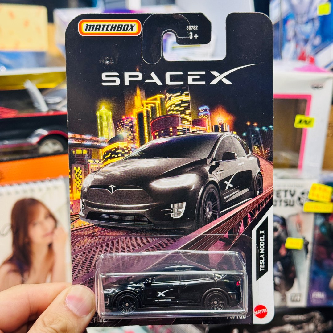 MatchBox Soace X Tesla Model X Match Box, 興趣及遊戲, 玩具 & 遊戲類 - Carousell