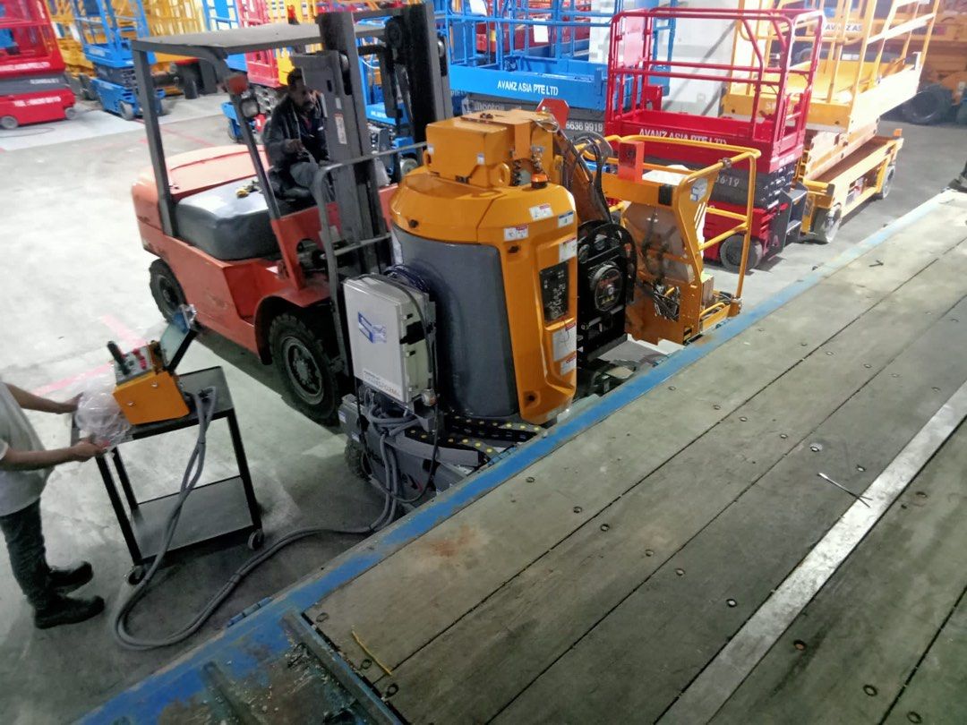 Mobile Elevator Star 10 with Kuka Robot Arm system, Computers & Tech ...