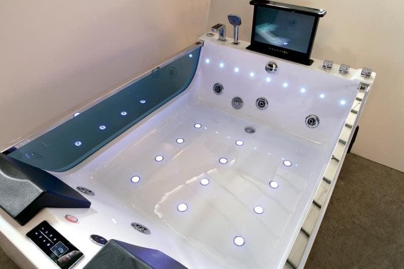 Transform your bathroom into a luxury spa with the 8956 Indoor Bathtub ...